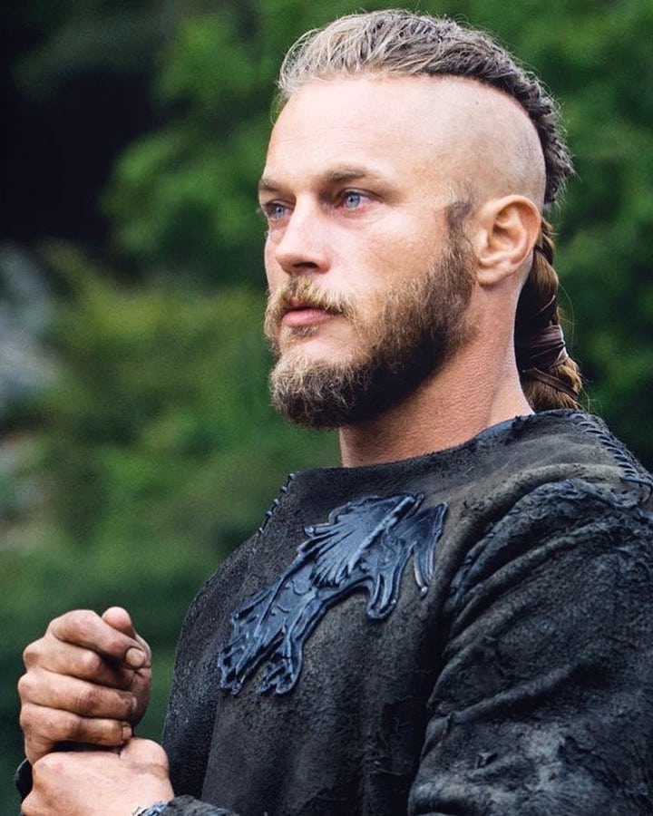 Así es ‘Raised By Wolves’, la nueva serie protagonizada por Travis Fimmel